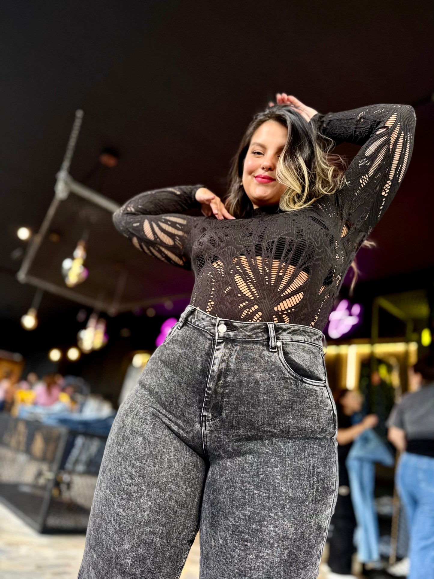 REF: 97473 CURVY RECTO TIRO ALTO EN TELA DENIM STRETCH – UH Jeans